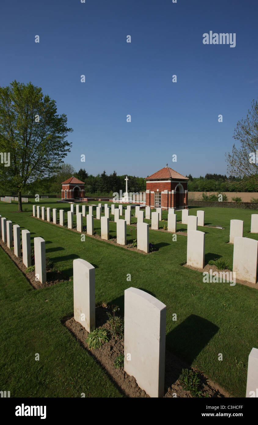 Commonwealth War Graves Commission cemetery of the fallen during World ...