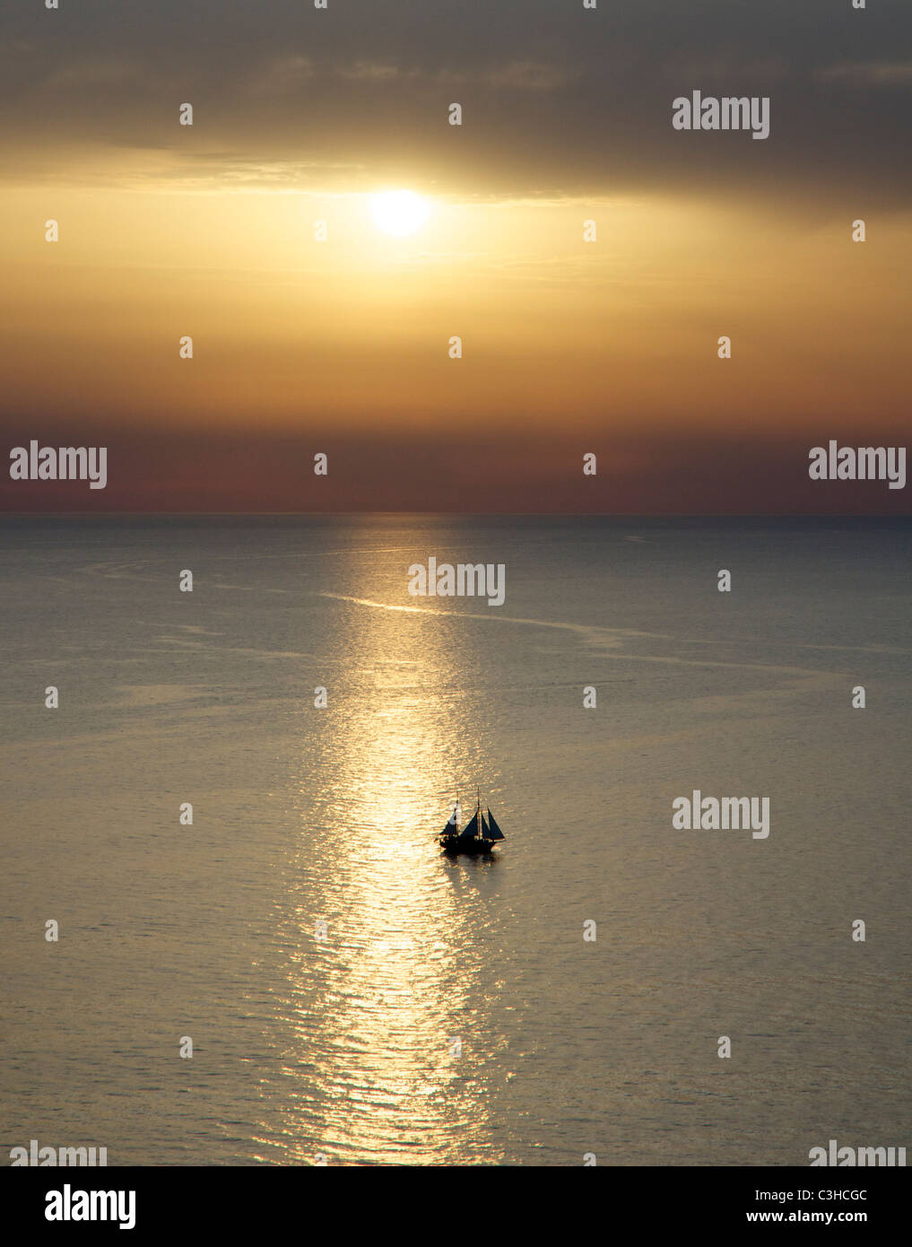 Santorini sunset boat hi-res stock photography and images - Alamy