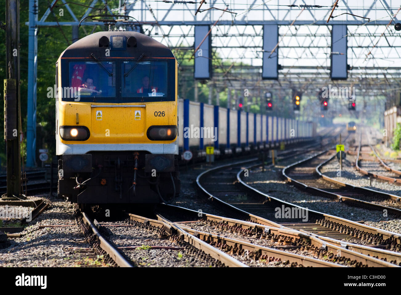 Less CO2 Tesco Intermodal supplies distribution by rail transport. Less ...