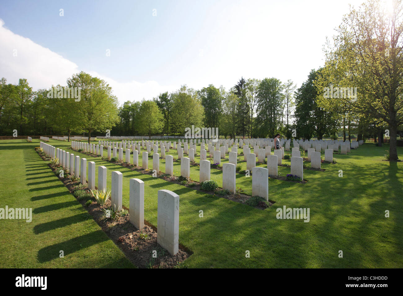 Commonwealth War Graves Commission cemetery of the fallen during World ...