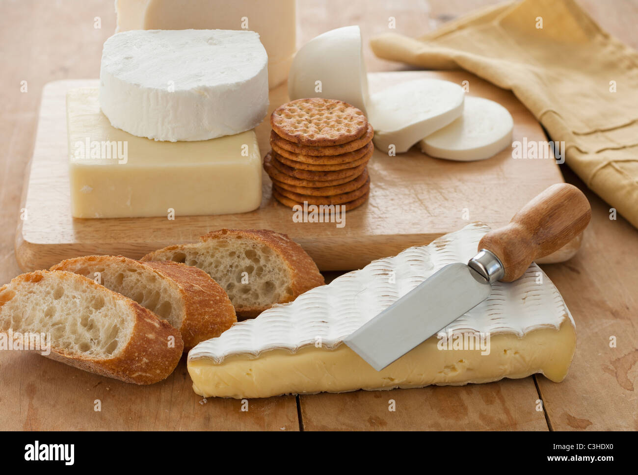 Cheeses and bread hi-res stock photography and images - Alamy