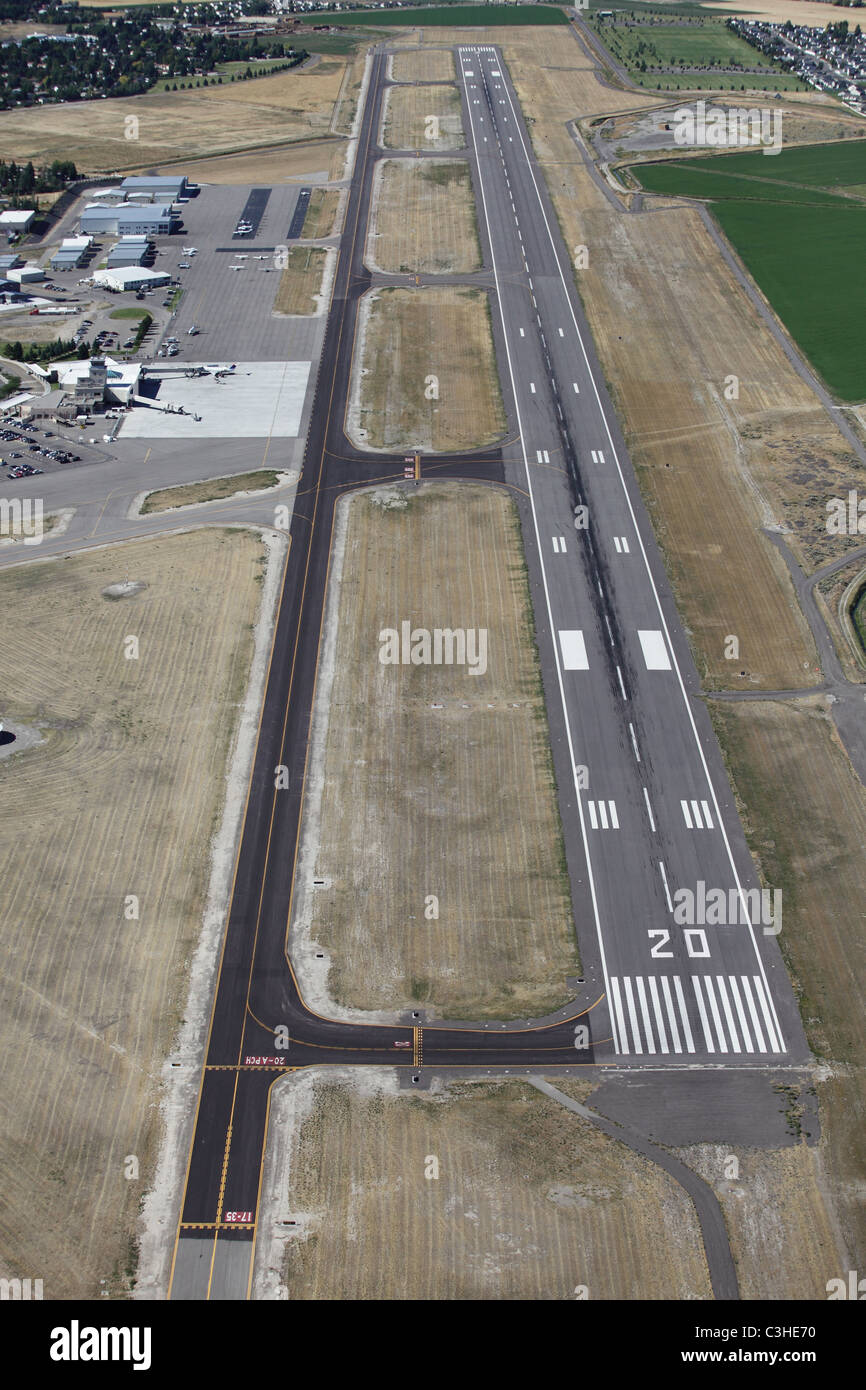 Tarmac ramp hi-res stock photography and images - Alamy