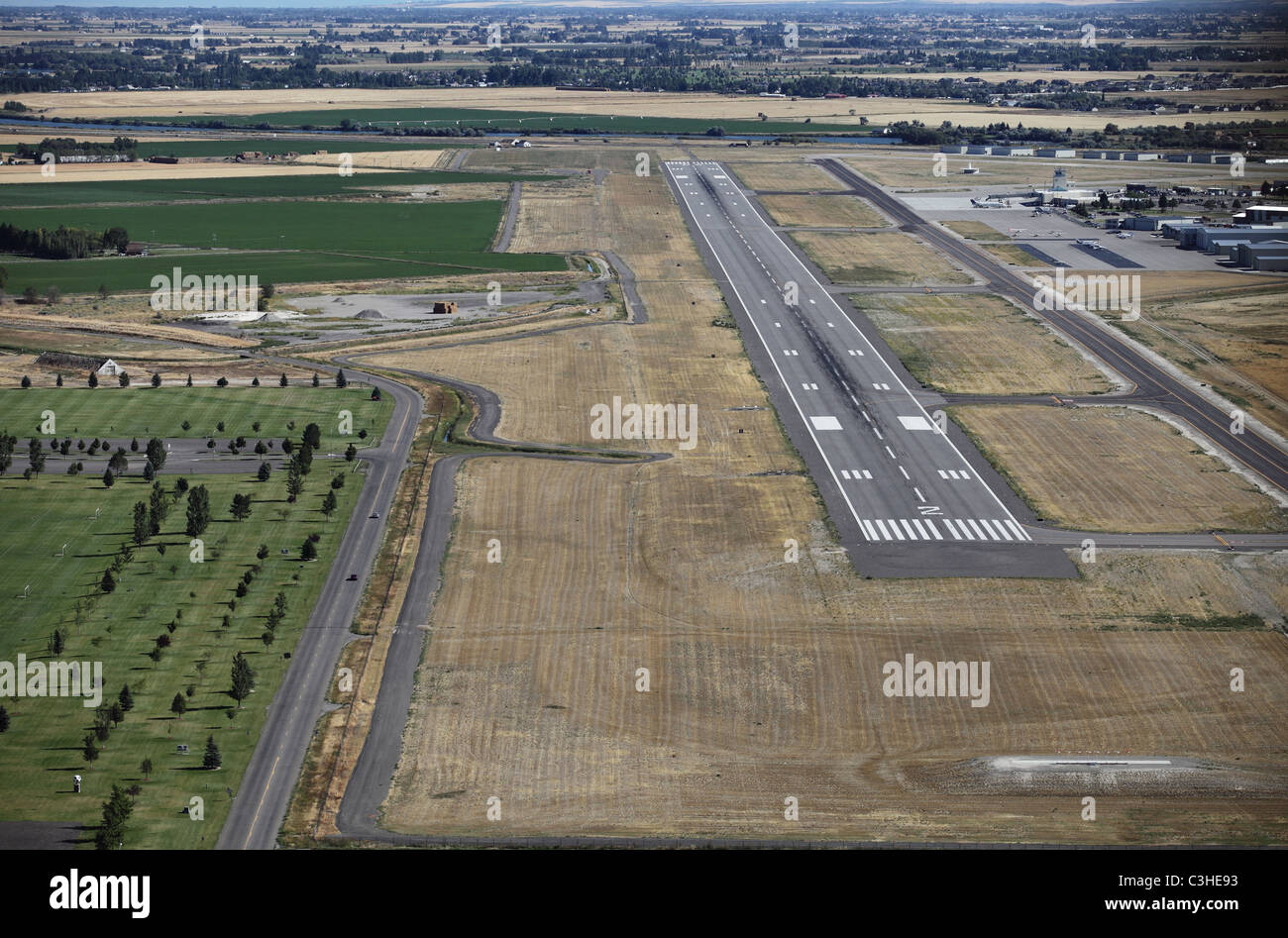 An aerial view of an airport runway Stock Photo - Alamy