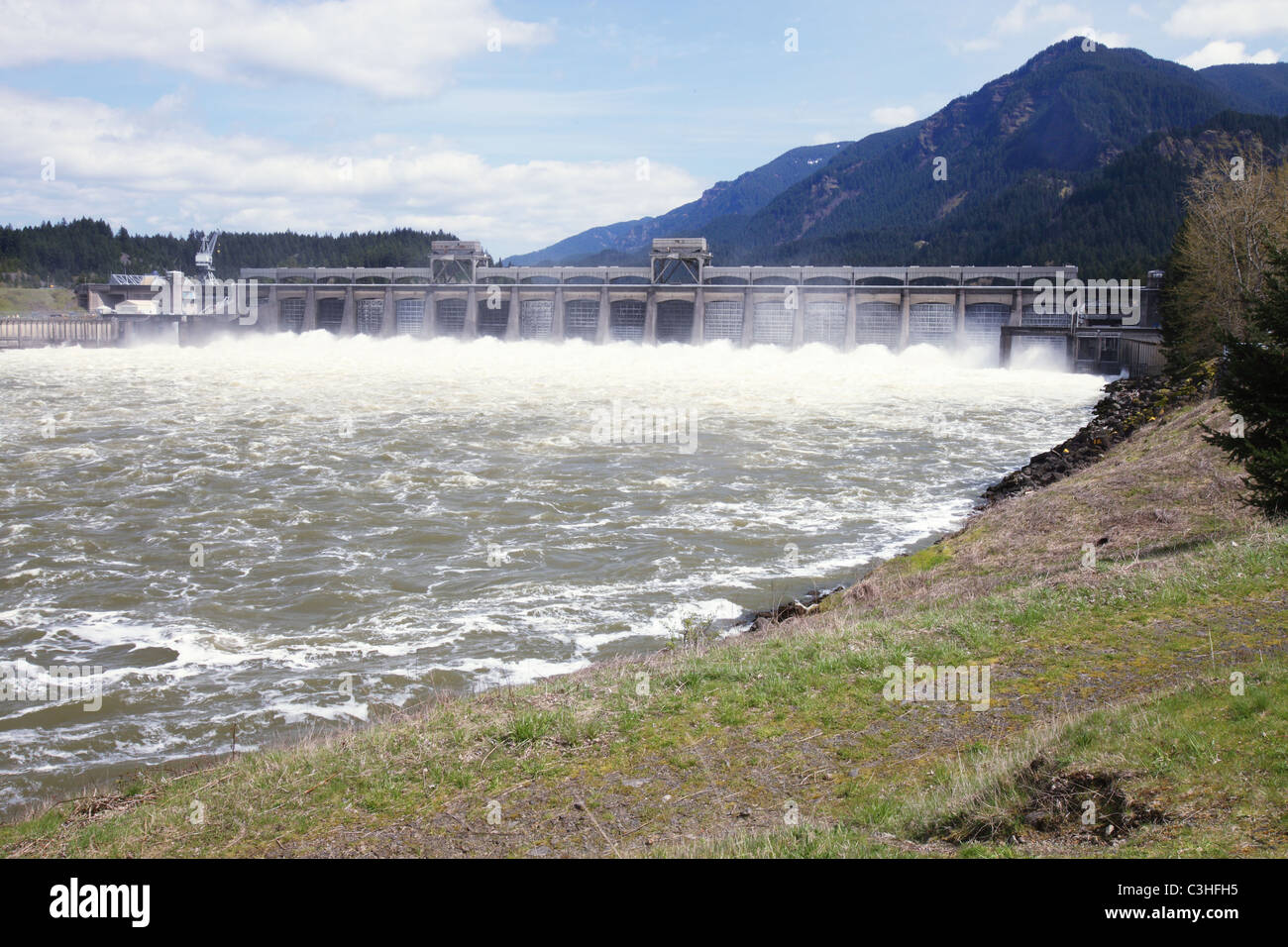 The Bonneville dam on the Columbia river, on the Washington and Oregon border Stock Photo - Alamy