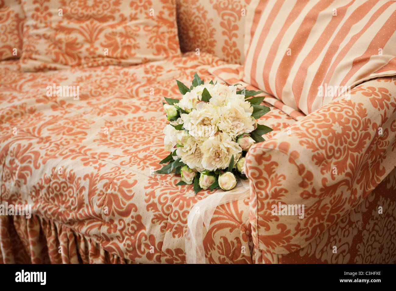 Floral settee hi-res stock photography and images - Alamy