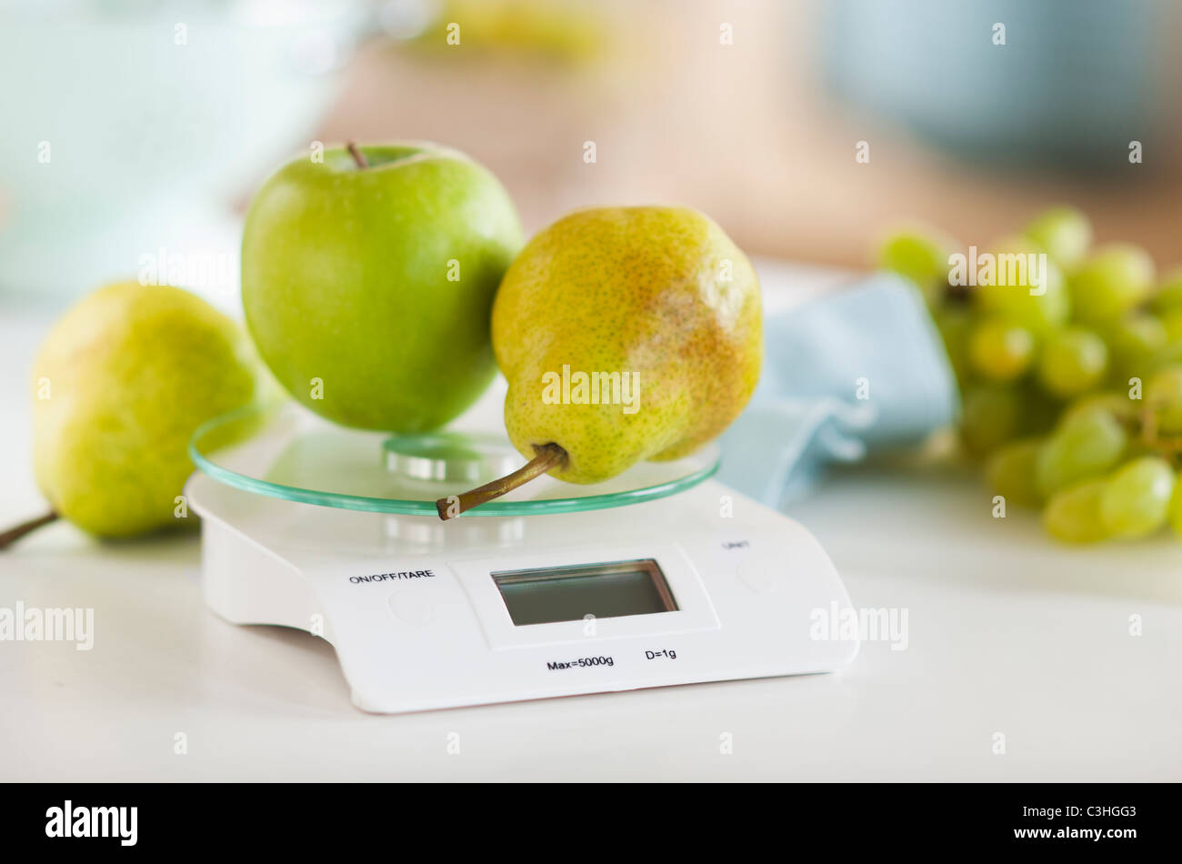 Measuring weight scale fruits hi-res stock photography and images - Alamy