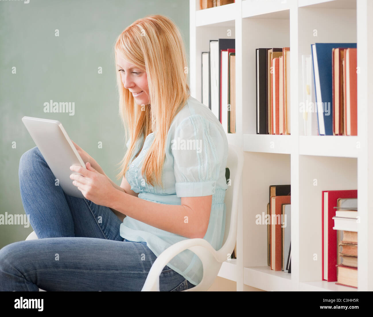Digital library hi-res stock photography and images - Alamy