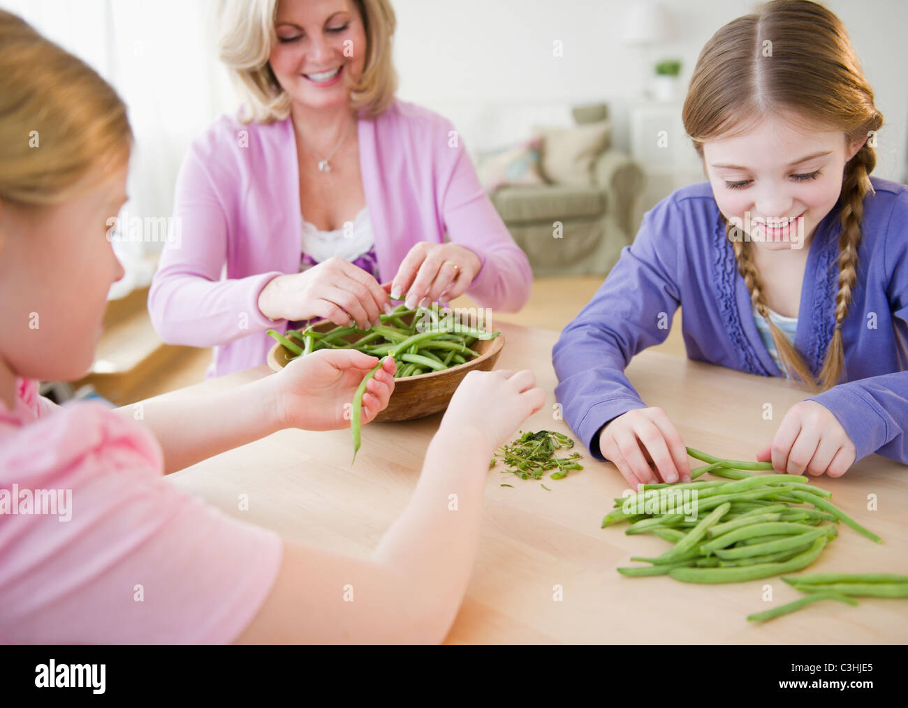 Husking hi-res stock photography and images - Alamy