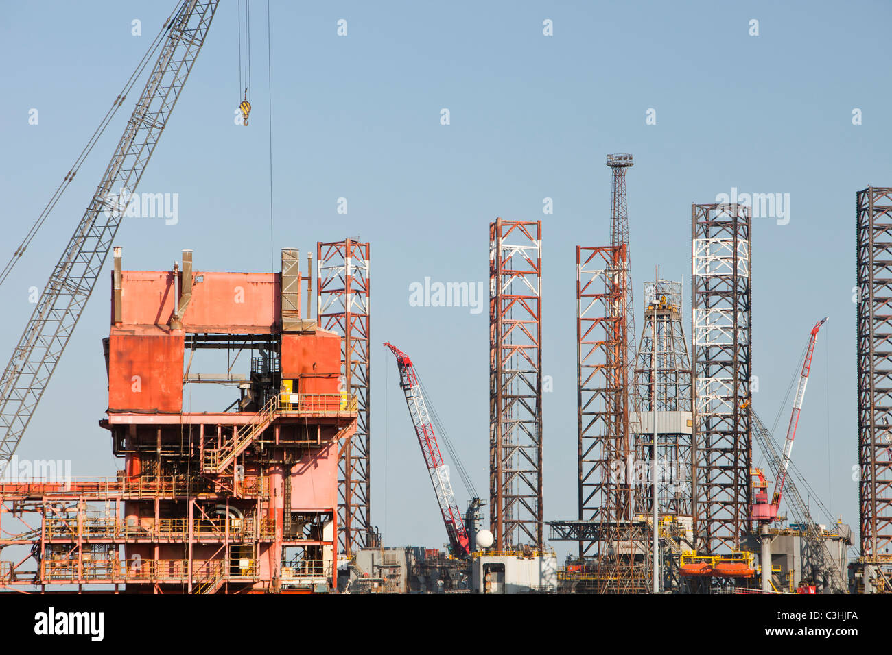 Dismantling an oil rig hi-res stock photography and images - Alamy
