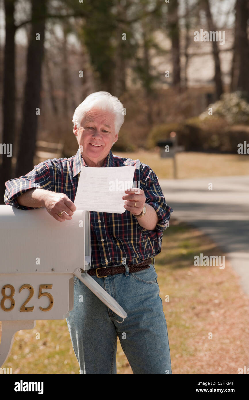 Man opening mailbox hi-res stock photography and images - Alamy