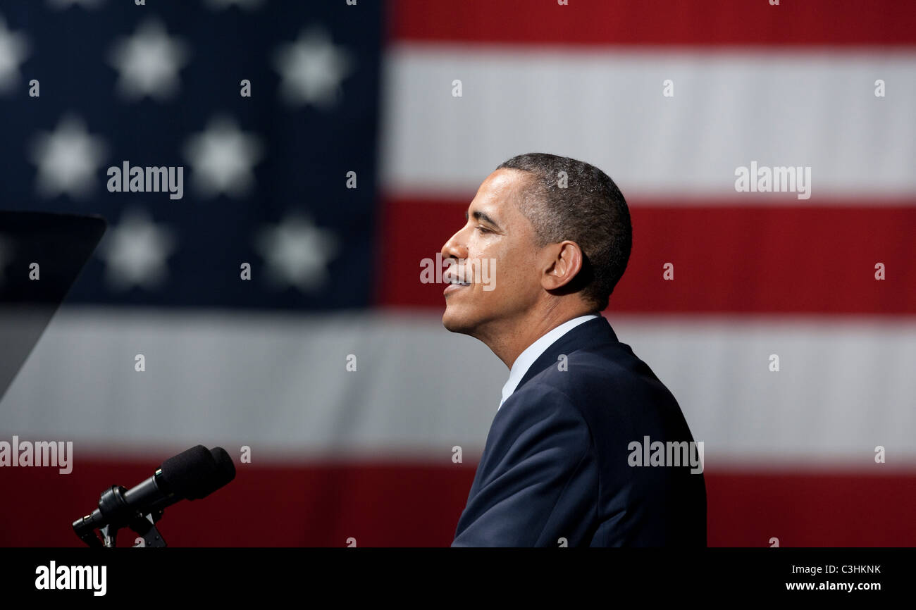 Barack obama and american flag hi-res stock photography and images - Alamy