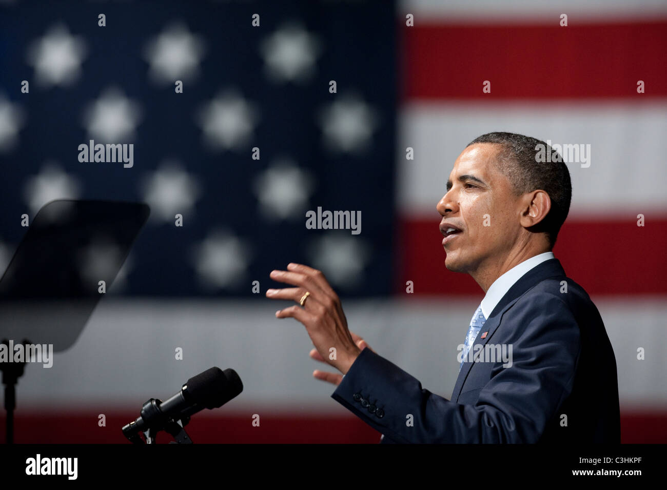 President obama teleprompter hi-res stock photography and images - Alamy