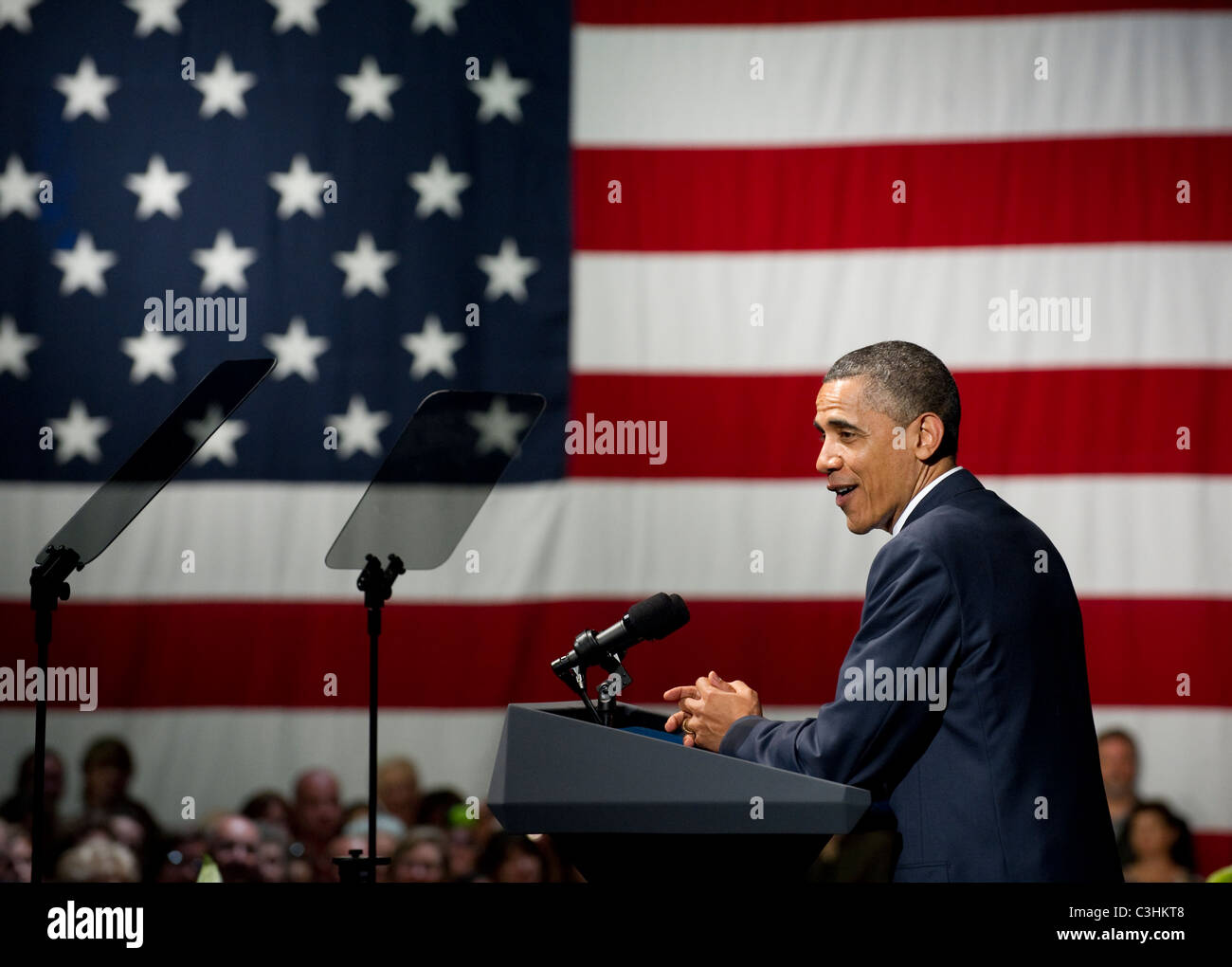 Teleprompter hi-res stock photography and images - Alamy