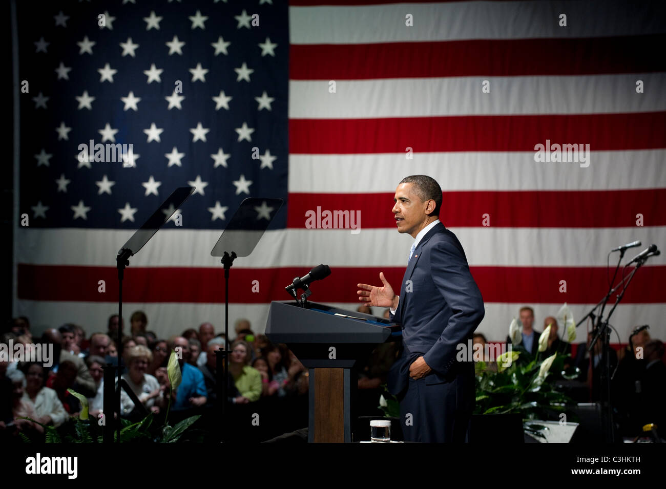 Teleprompter hi-res stock photography and images - Alamy