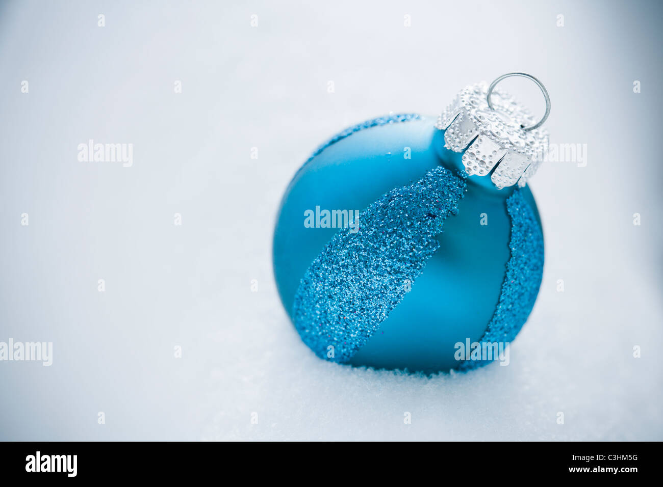 Silver christmas bulb hi-res stock photography and images - Alamy