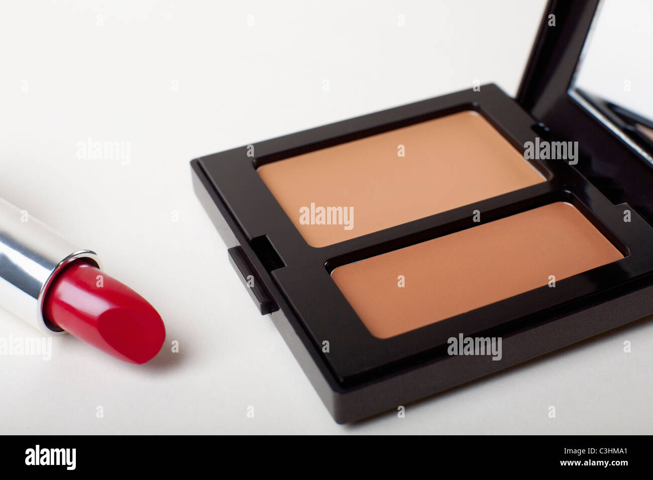 Powder compact hi-res stock photography and images - Alamy