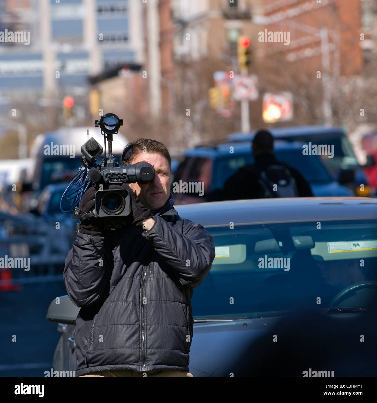 Cameraman camera tv news journalism hi-res stock photography and images ...