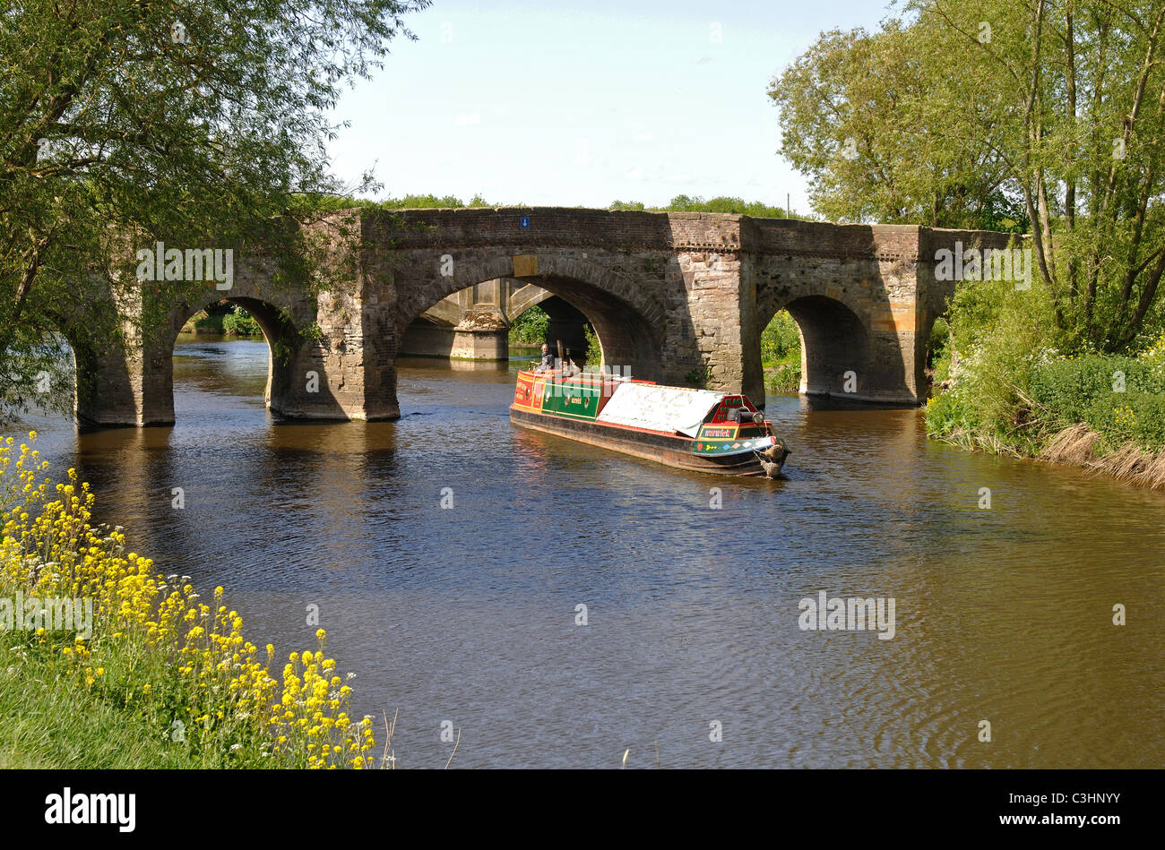 Narrowboat passing under bridge hi-res stock photography and images - Alamy