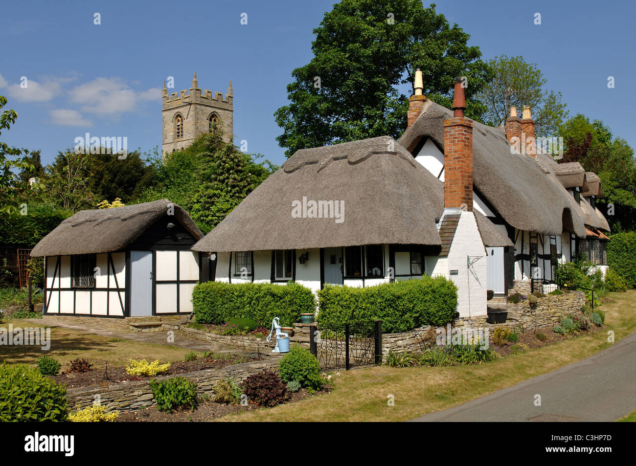 Ten-penny Cottage, Welford-on-Avon, Warwickshire, England, UK Stock ...