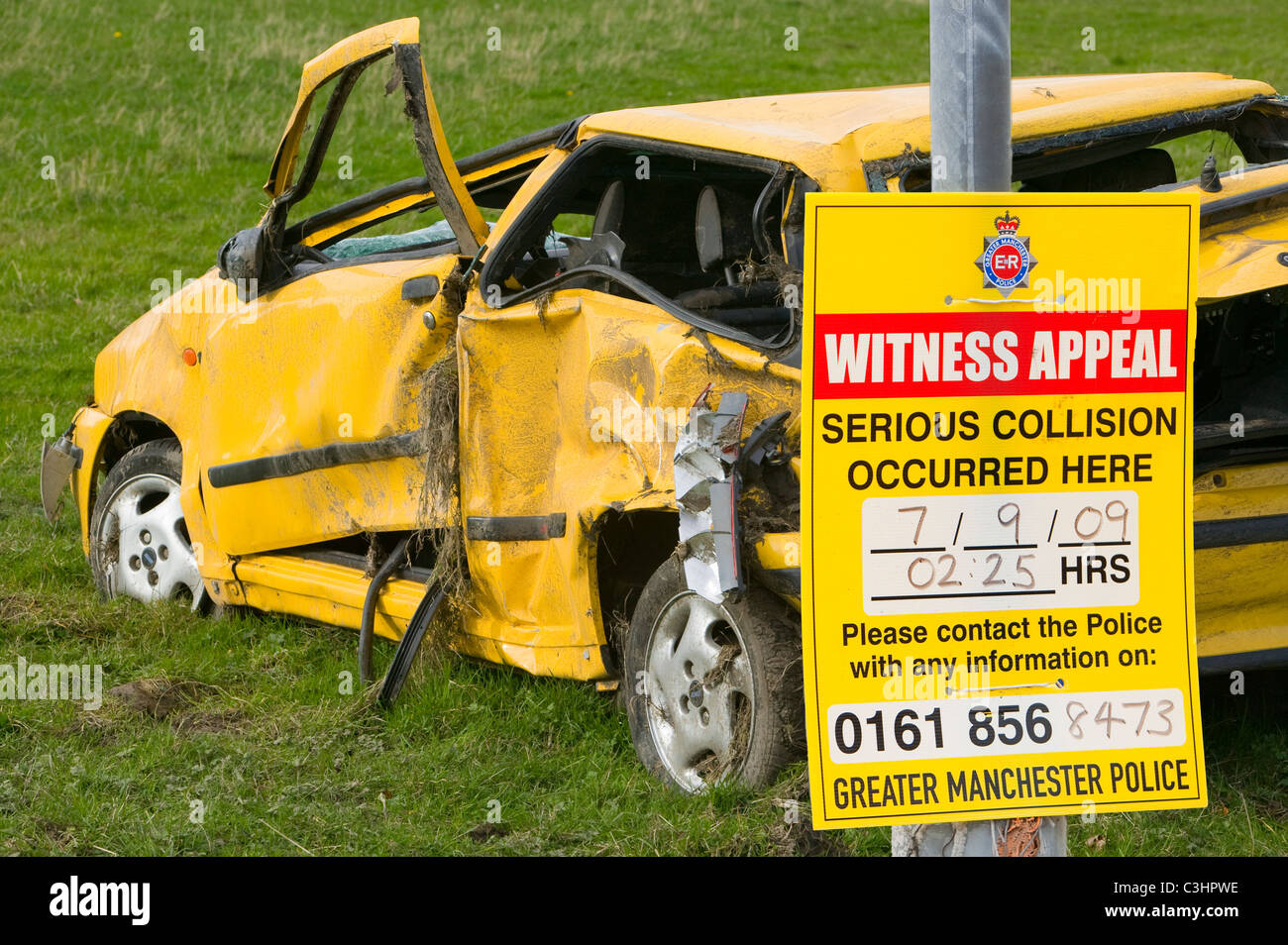 A crashed car in and a police witness sign Stock Photo - Alamy