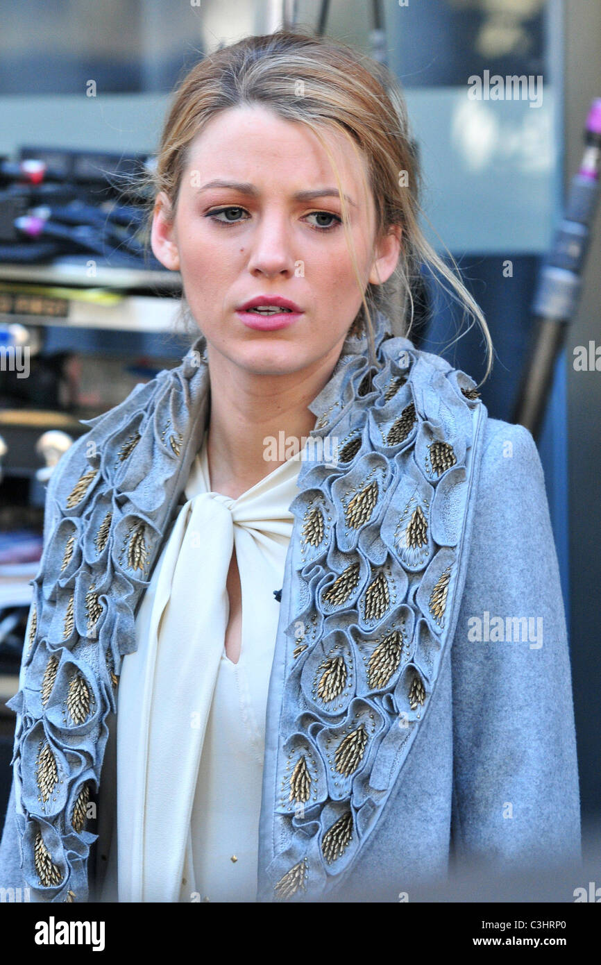 Blake Lively on the set of 'Gossip Girl' filming in Manhattan New York ...