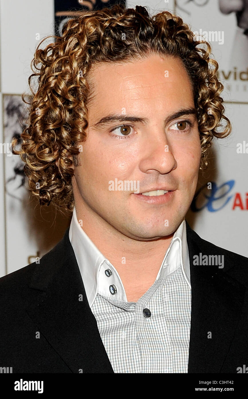 David Bisbal Spanish pop singer promotes his new album 'Sin Mirar Atras ...