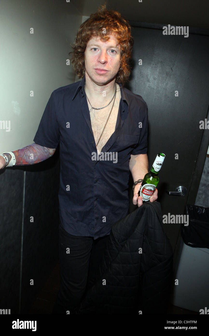 Simon Bartholomew The Brand New Heavies perform at The Highline ...