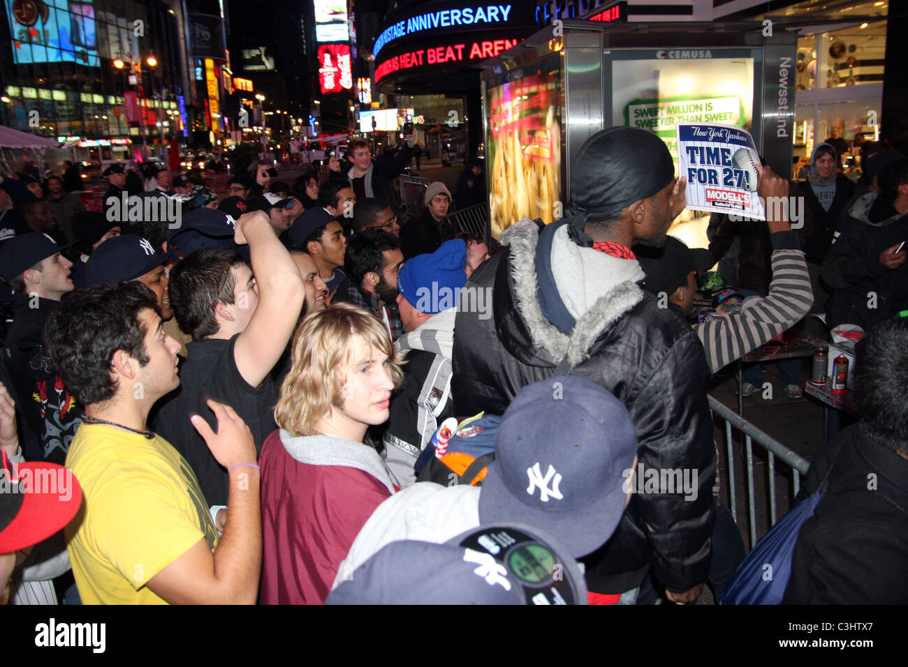Atmosphere Yankees fans taunt a lone Phillies fan while celebrating ...
