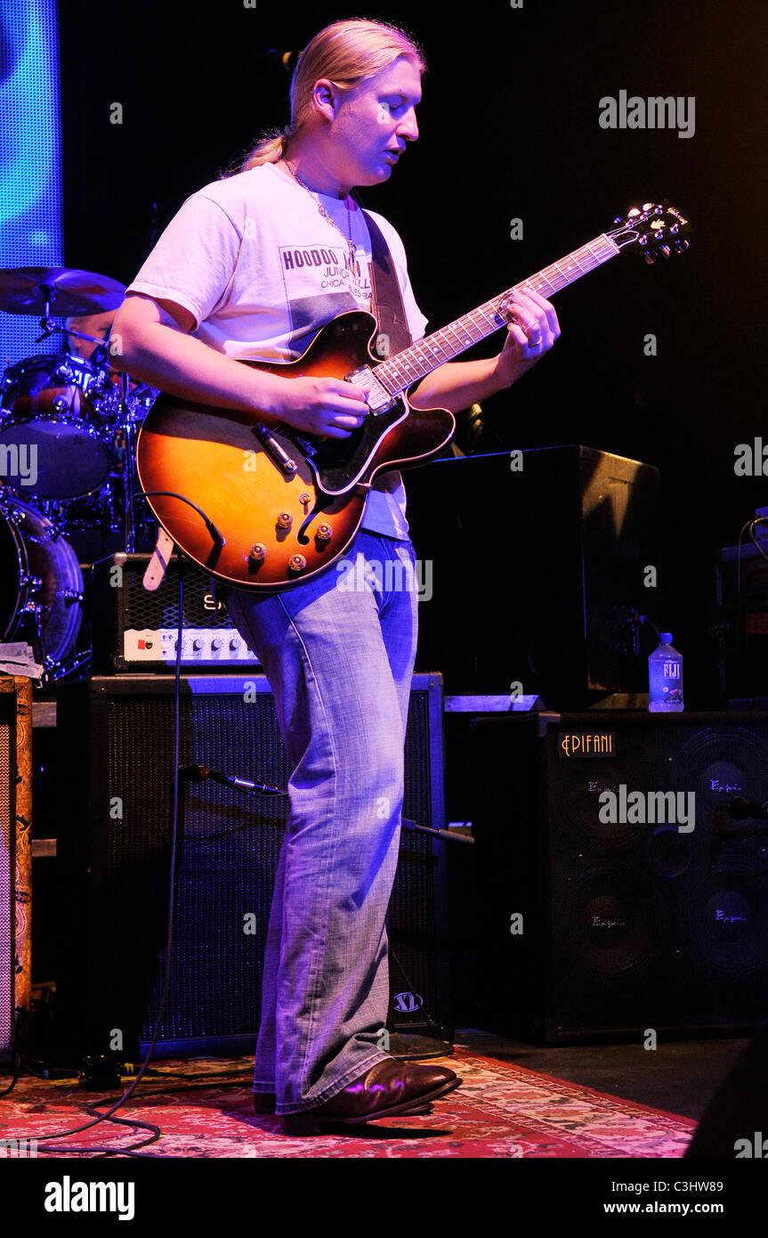 Derek Trucks The Allman Brothers Band performing at the Seminole Hard ...