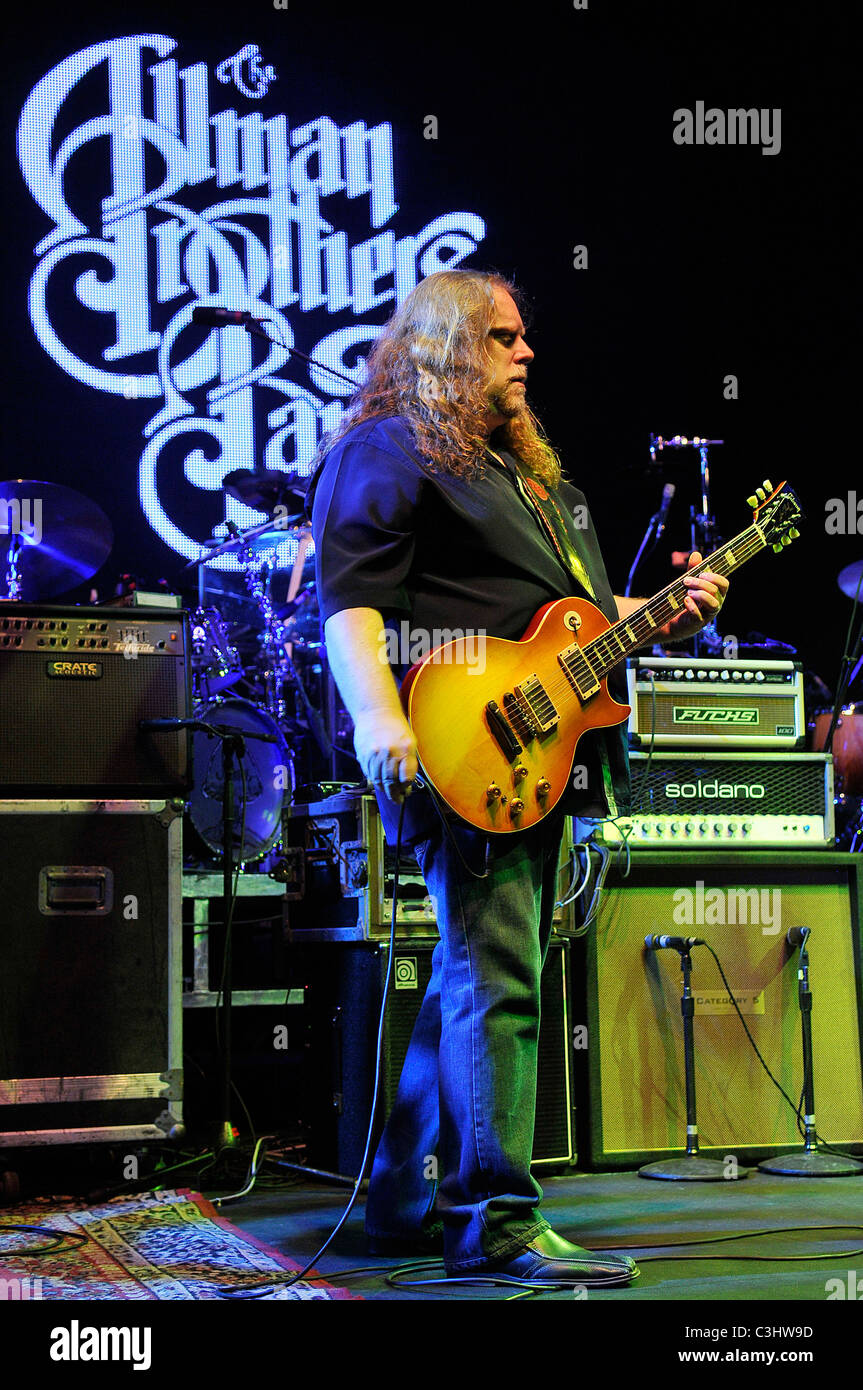 Warren Haynes The Allman Brothers Band performing at the Seminole Hard ...