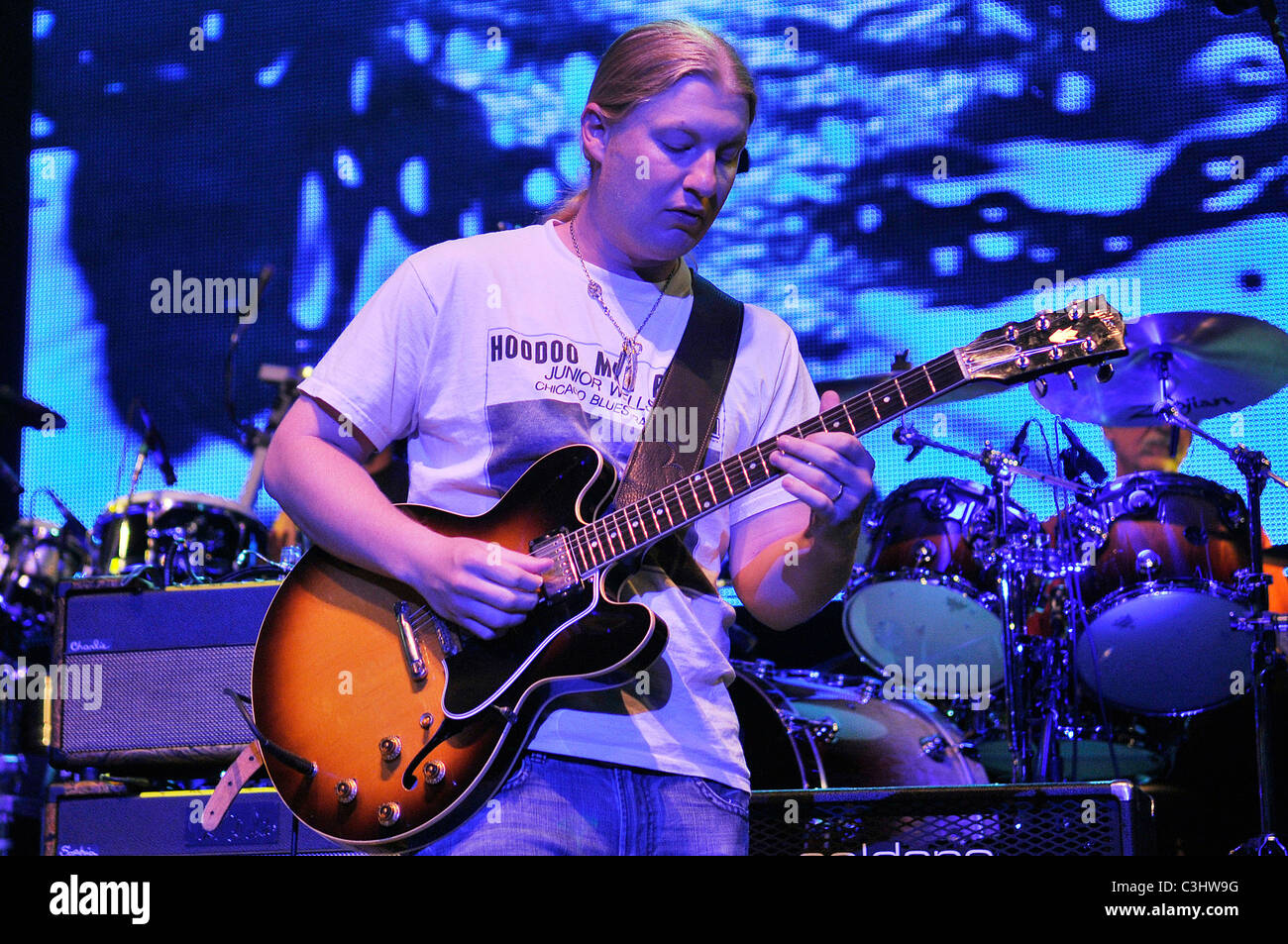 Derek Trucks The Allman Brothers Band performing at the Seminole Hard ...