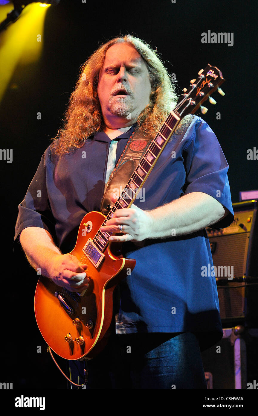 Warren Haynes The Allman Brothers Band performing at the Seminole Hard ...