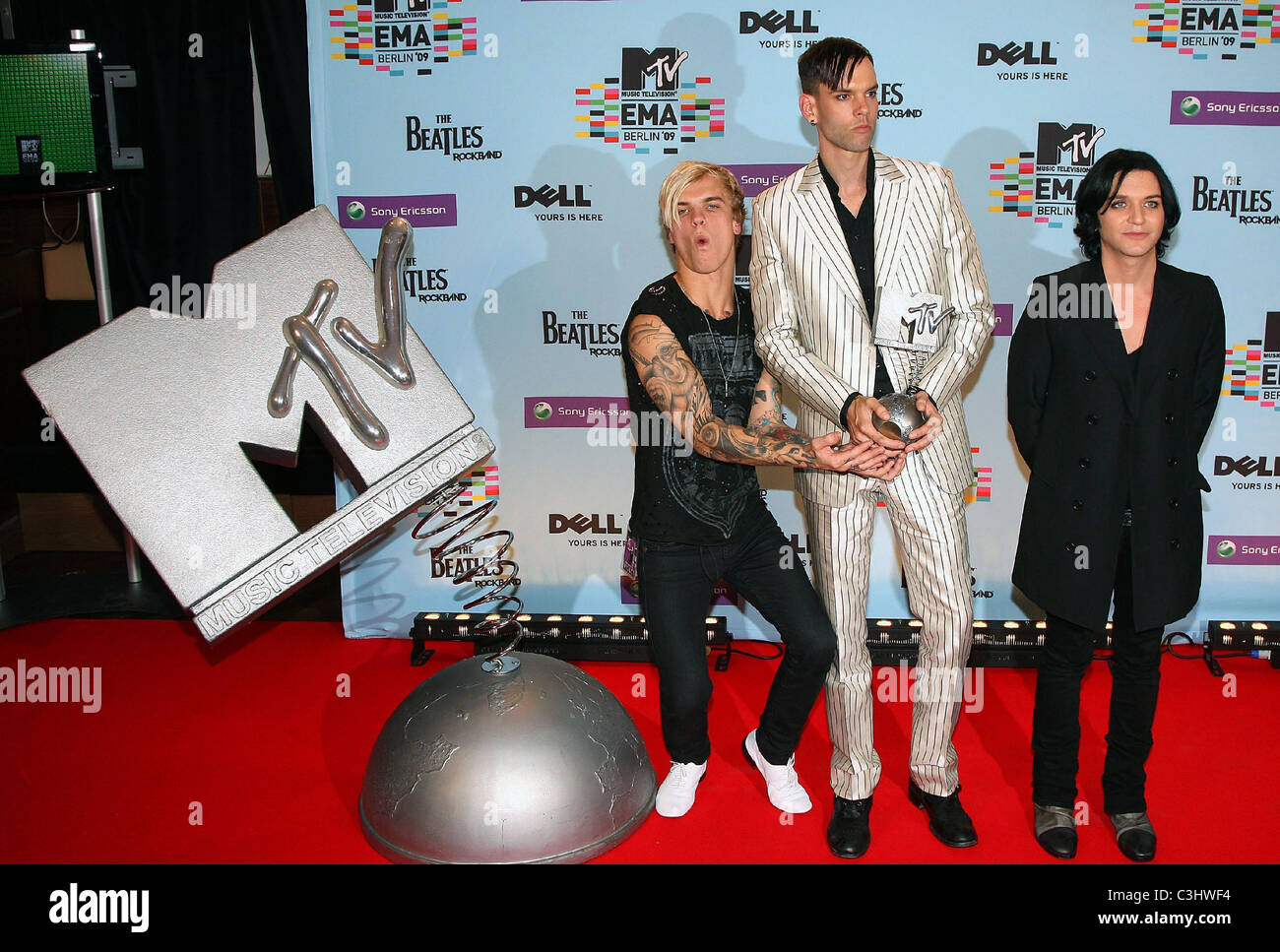 Steve Forrest, Stefan Olsdal and Brian Molko of Placebo, winner of Best ...