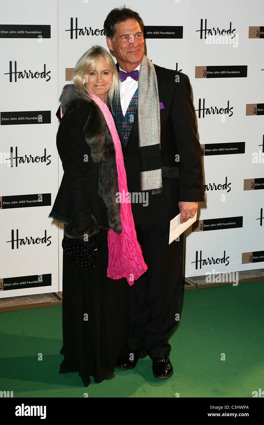 Susan george simon maccorkindale emerald hi-res stock photography and ...