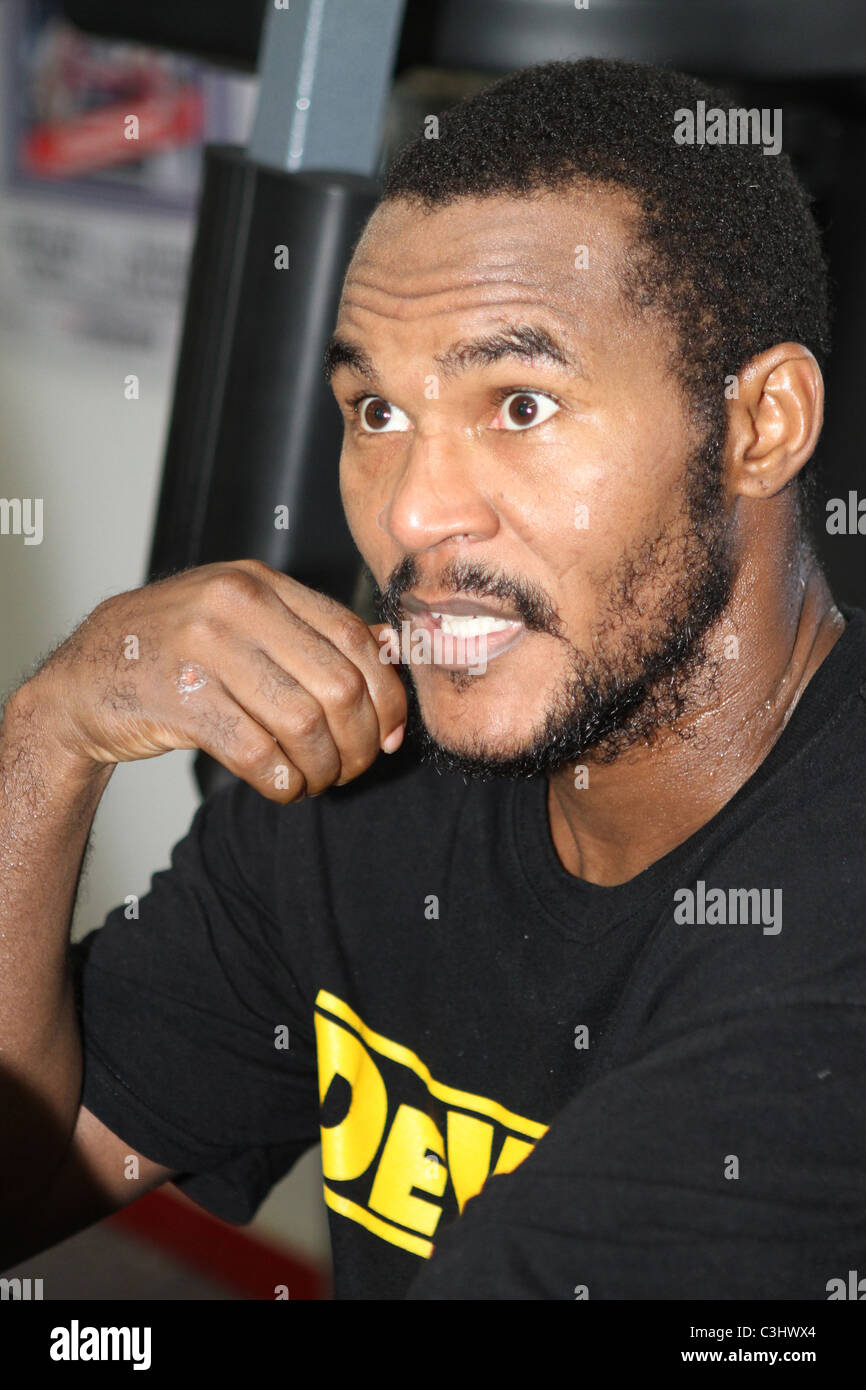 Undefeated lightweight boxer Joan Guzman trains at a private gym in Las ...