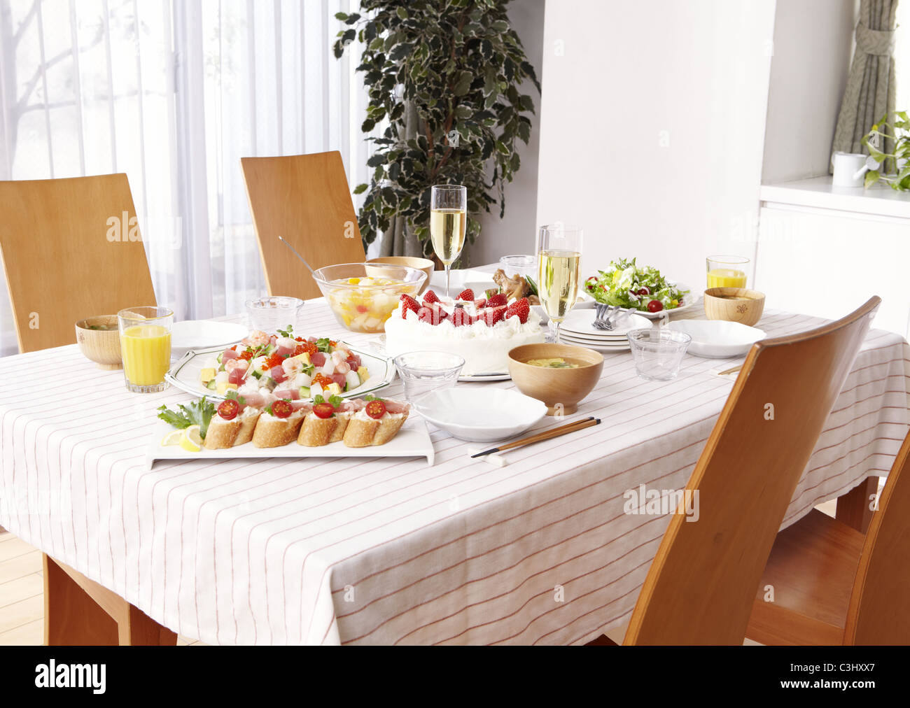 Birthday party table Stock Photo - Alamy