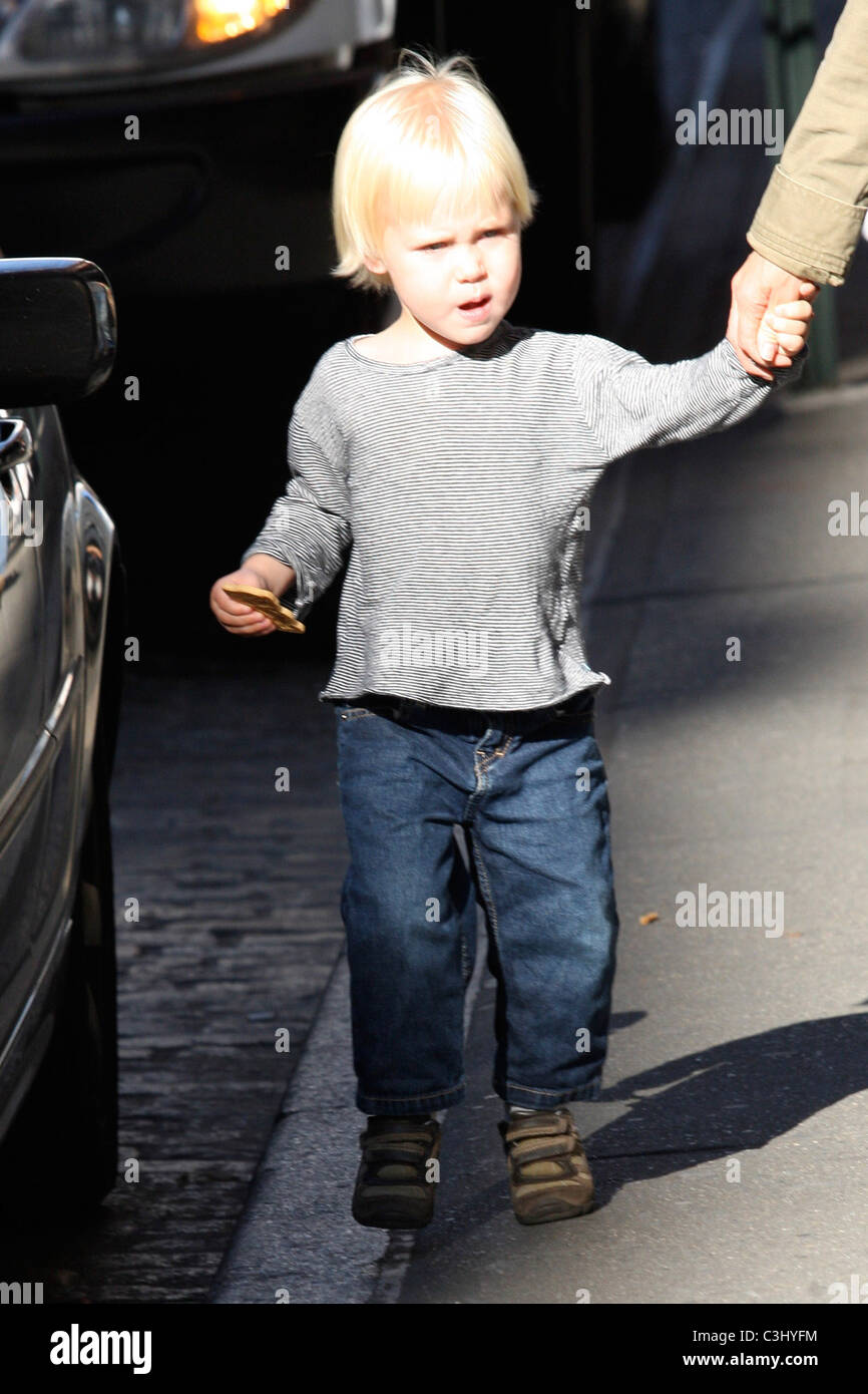 Alexander 'Sacha' Pete Schreiber walking in Soho with his mother Naomi ...