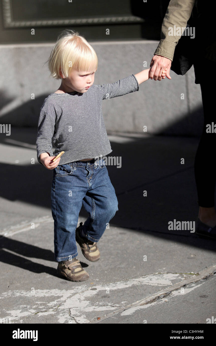 Alexander 'Sacha' Pete Schreiber walking in Soho with his mother Naomi ...