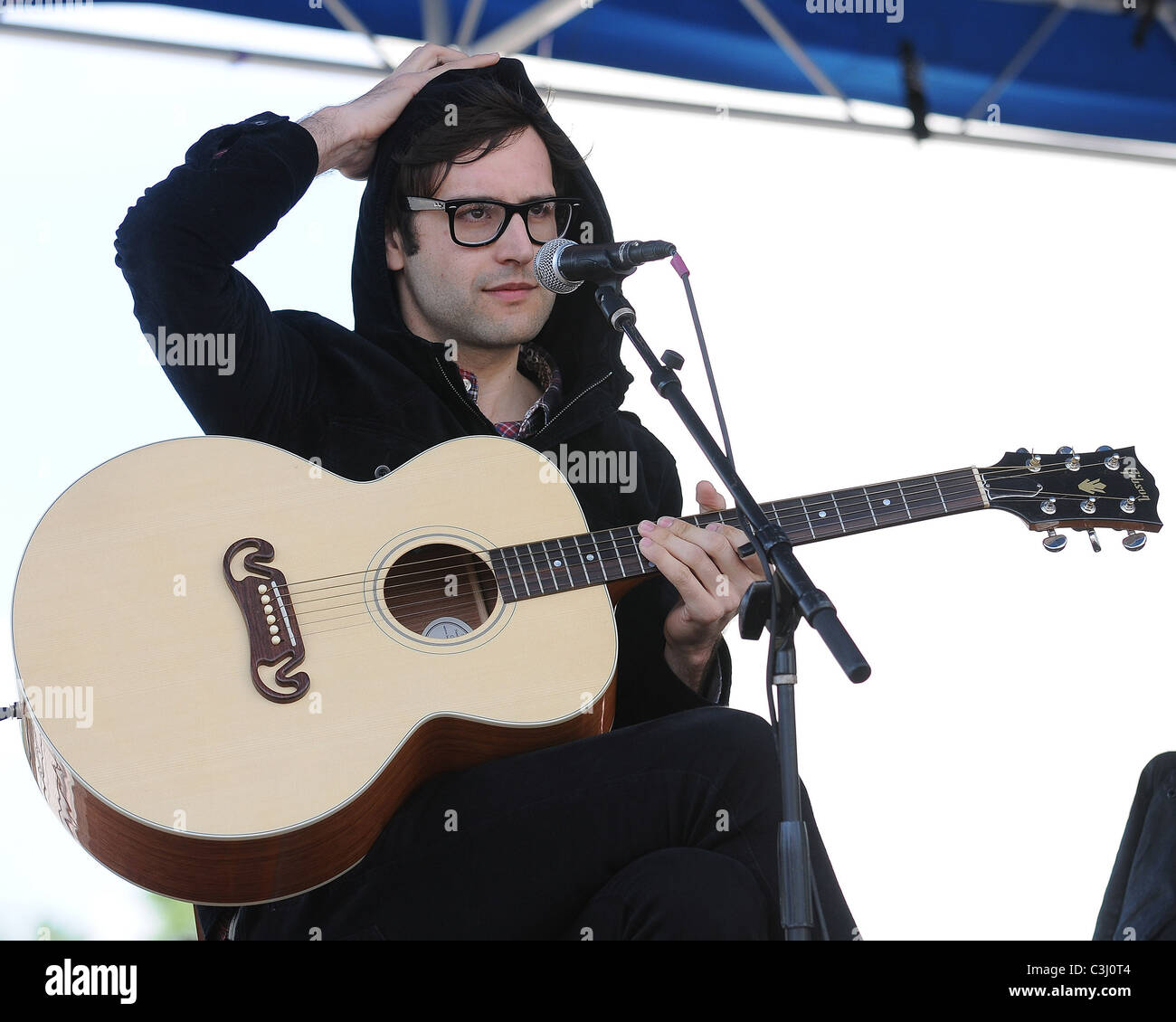 Alex Suarez Cobra Starship performing following a press conference to ...