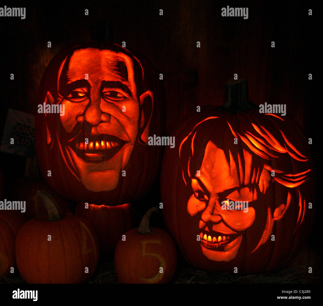 President Barack Obama and First Lady Michelle Obama carved pumpkins ...