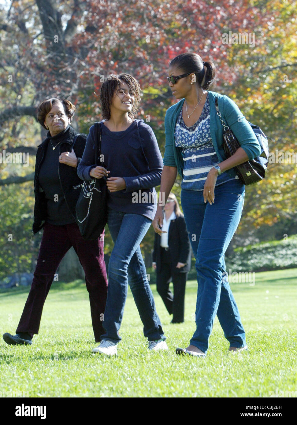 First Lady Michelle Obama with her daughter Malia Ann return to the ...