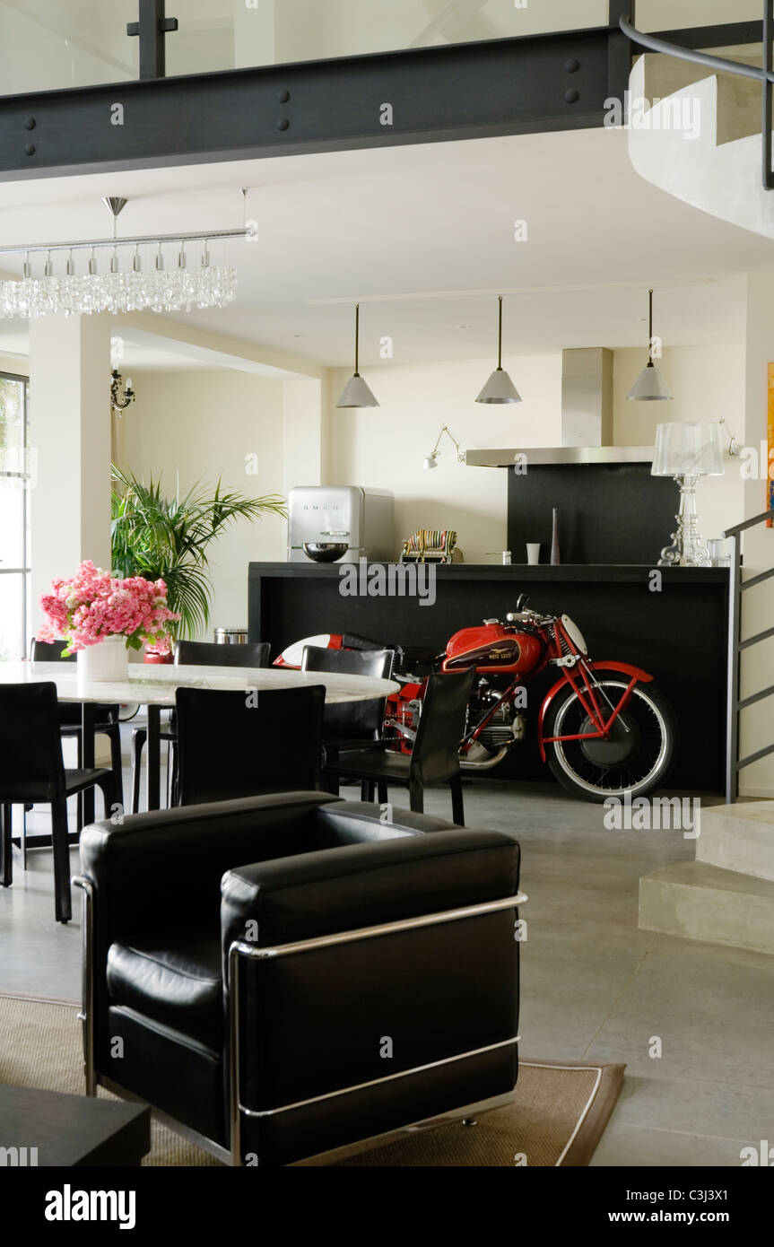 Loft-style redesign and contemporary renovation of French 18th century ...