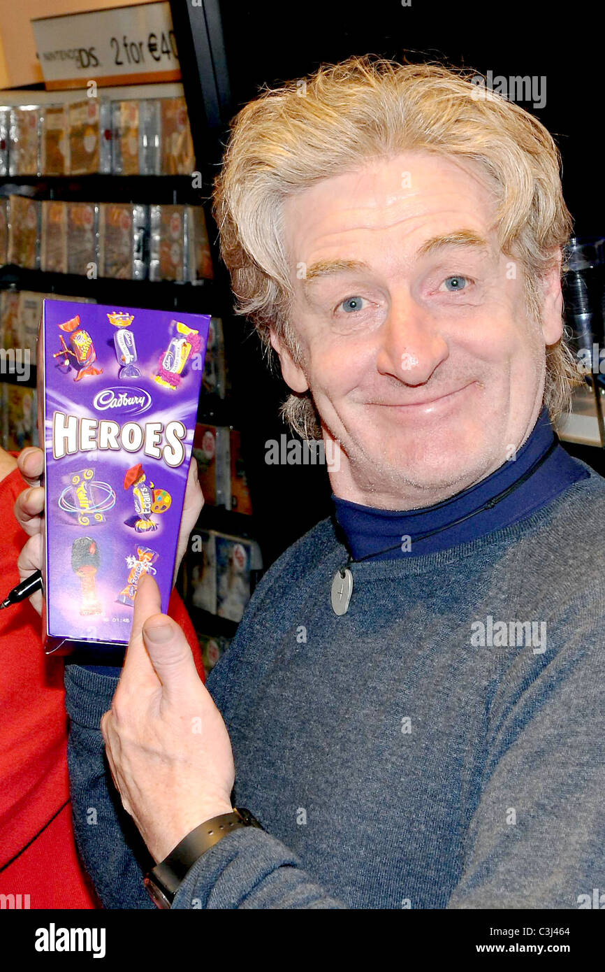 Davy Carton folk rock band The Saw Doctors sign copies of their best of ...