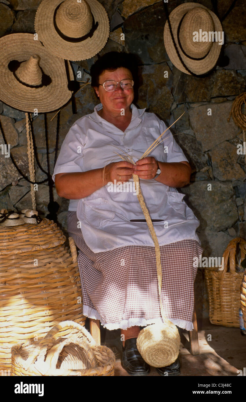 Hatmaking hi-res stock photography and images - Alamy