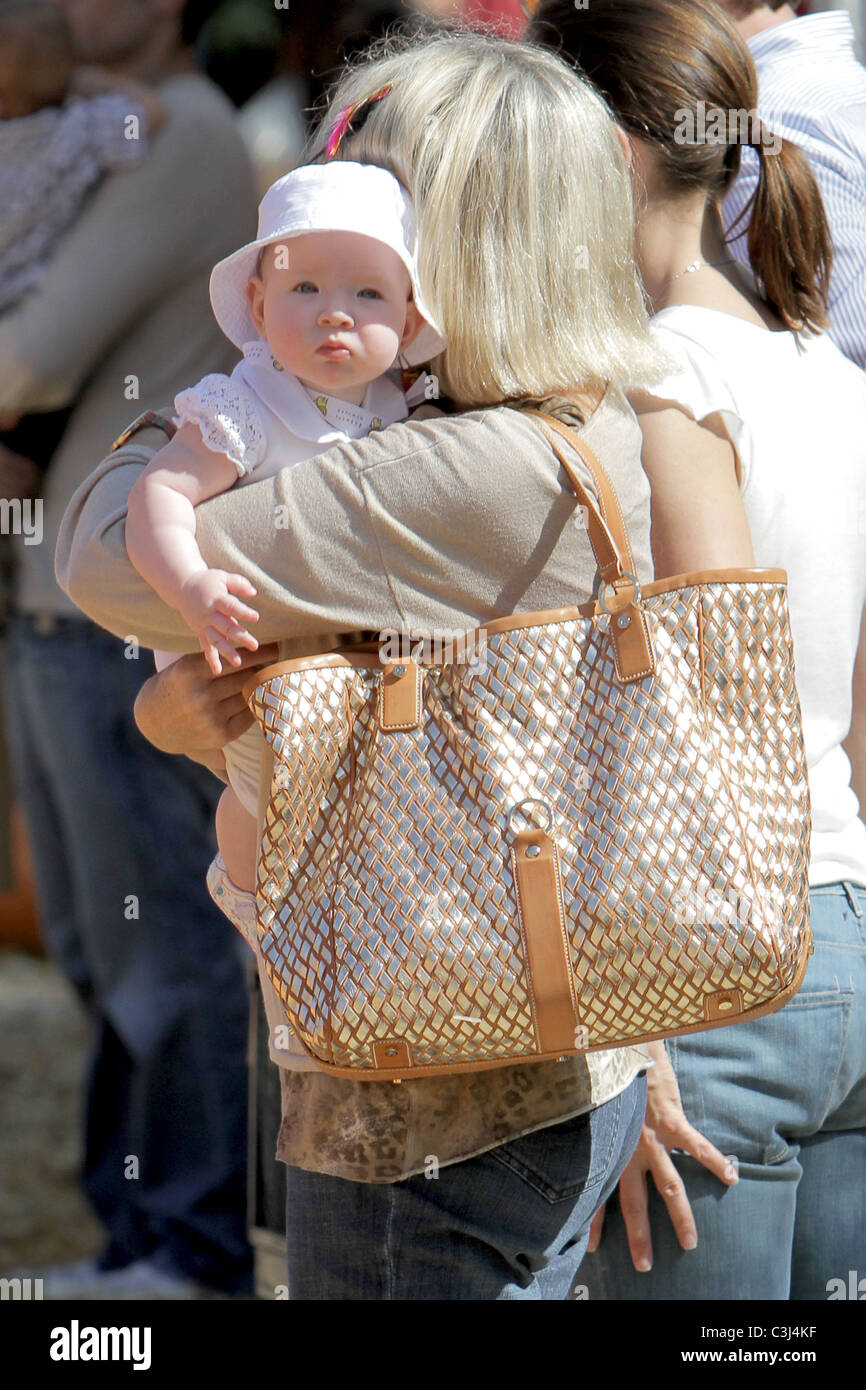 Elizabeth Allen at Mr. Bones Pumpkin Patch with her parents Los Angeles ...