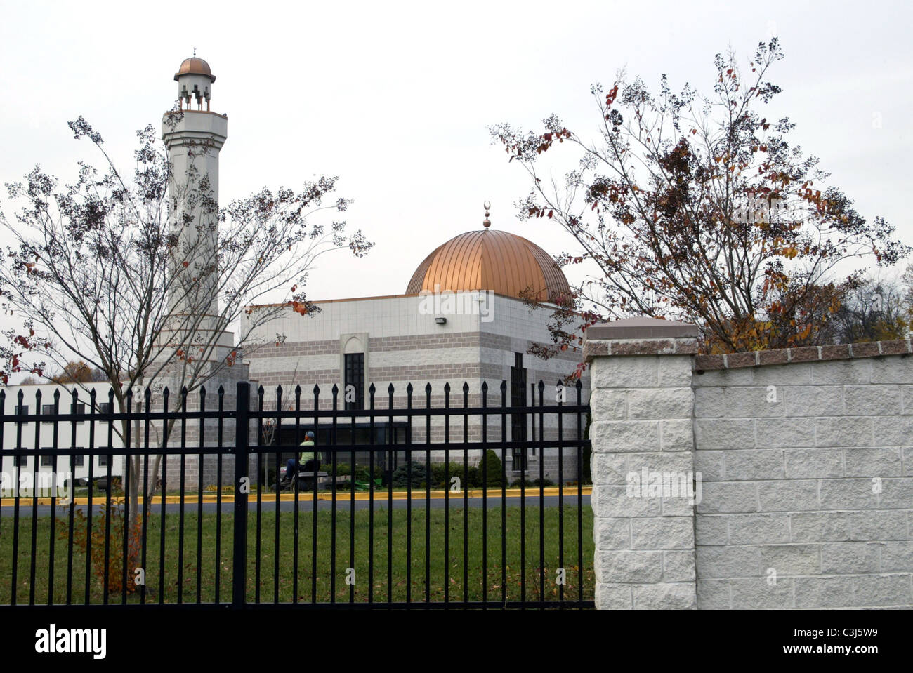 Exterior news malik hasan mislamic center and mosque 101109 hi-res ...