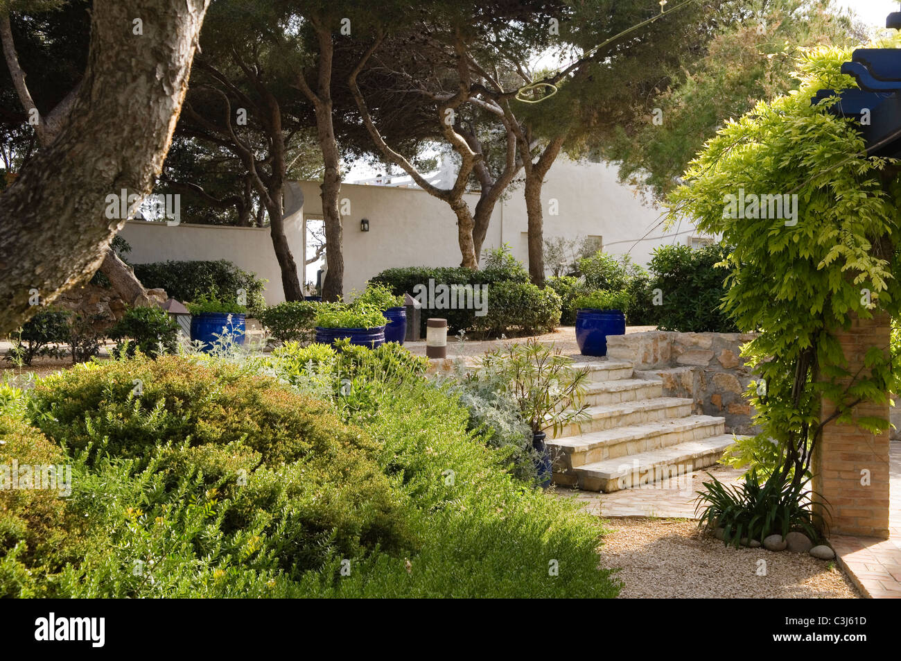 Steps garden hi-res stock photography and images - Alamy