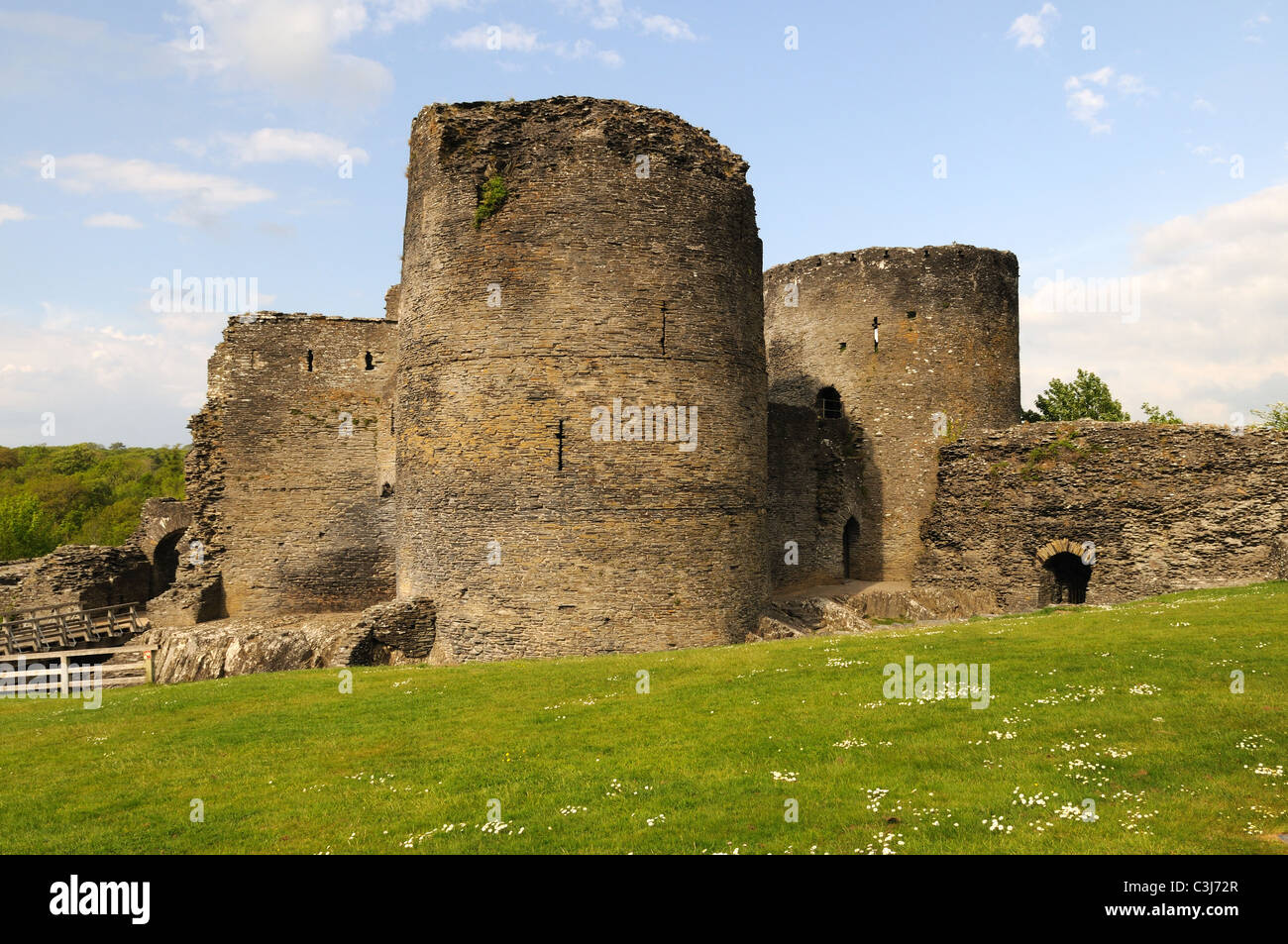 Cilgerran 13th Century Castle overlooking Teifi Gorge Castle ...