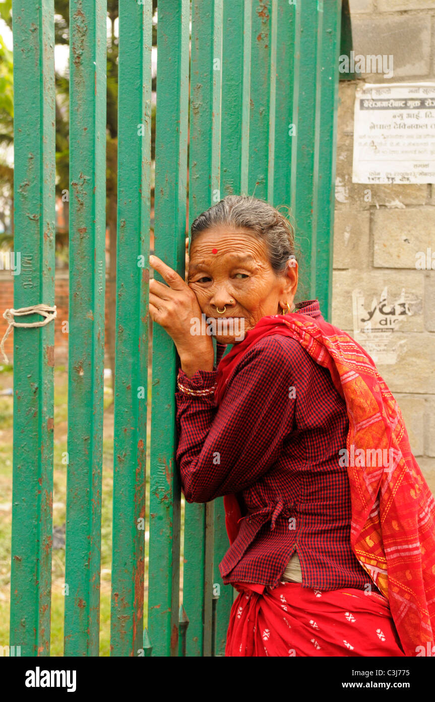 nepalese lady in traditional dress, peoples lives ( the nepalis ) ,life ...