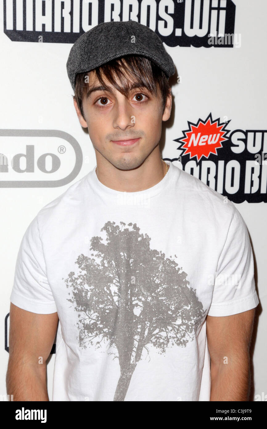 Matt Bush 25 years of Mario celebration at the Nintendo World Store New ...